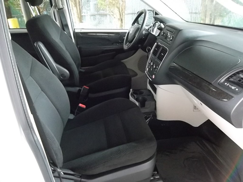 Lowered Floor Mini Vans 027 - Stalls Medical / Adaptive Vans, Inc.