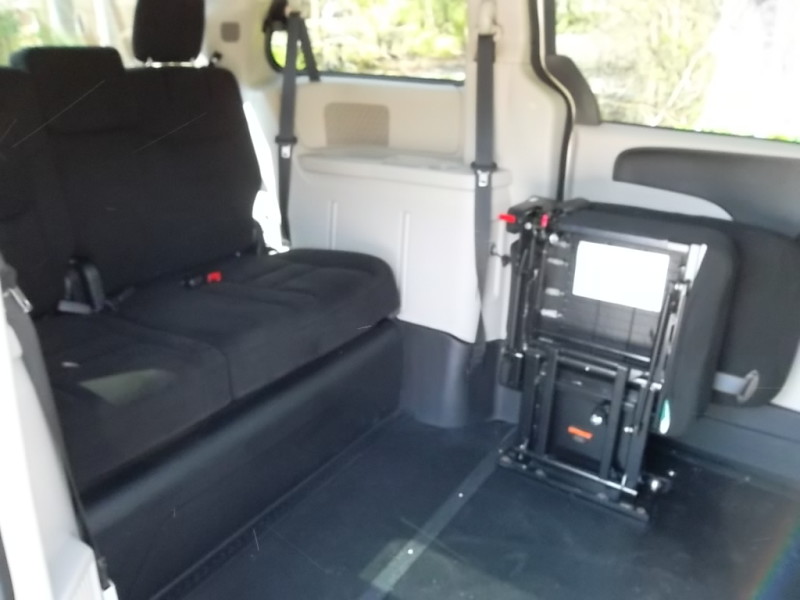 Lowered Floor Minivans 004 - Stalls Medical / Adaptive Vans, Inc.