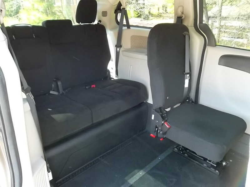 Lowered Floor Minivans 005 - Stalls Medical / Adaptive Vans, Inc.