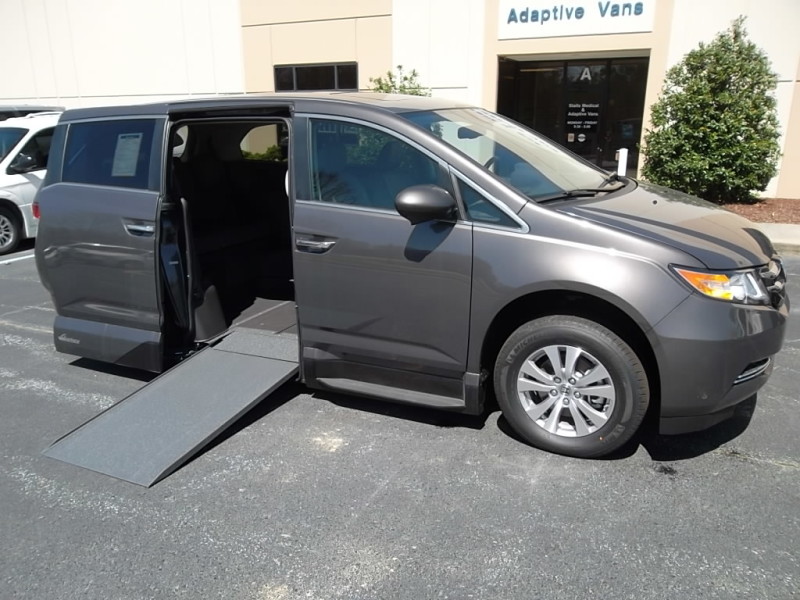 Lowered Floor Minivan 015 - Stalls Medical / Adaptive Vans, Inc.