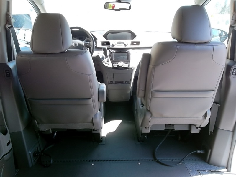 Lowered Floor Minivan 017 - Stalls Medical / Adaptive Vans, Inc.