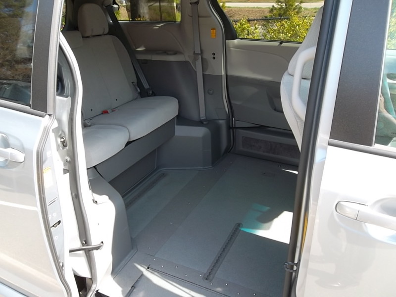 Lowered Floor Minivans 011 - Stalls Medical / Adaptive Vans, Inc.