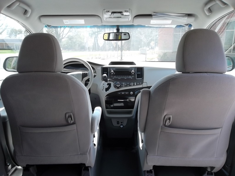 Lowered Floor Minivans 013 - Stalls Medical / Adaptive Vans, Inc.